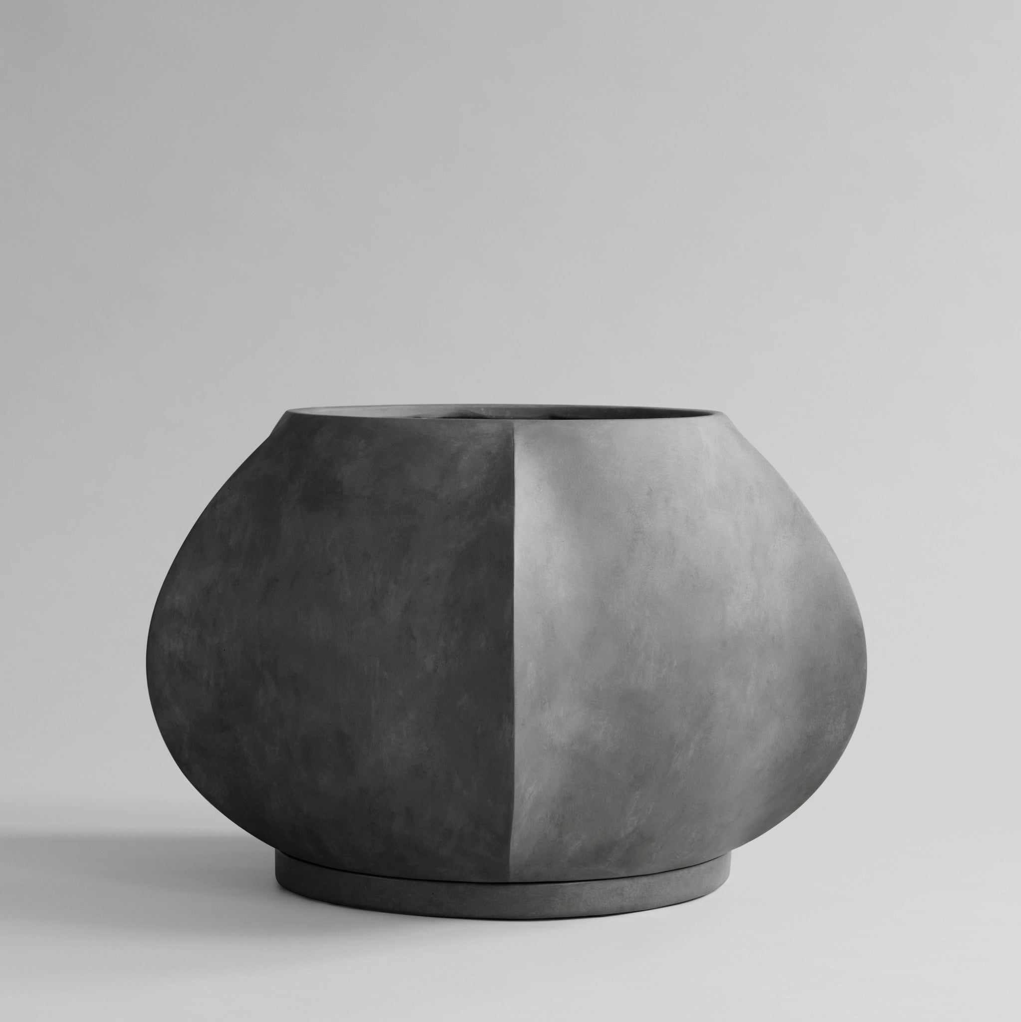 101 Copenhagen Arket Plant Pot, Big - Dark Grey – NORMODE